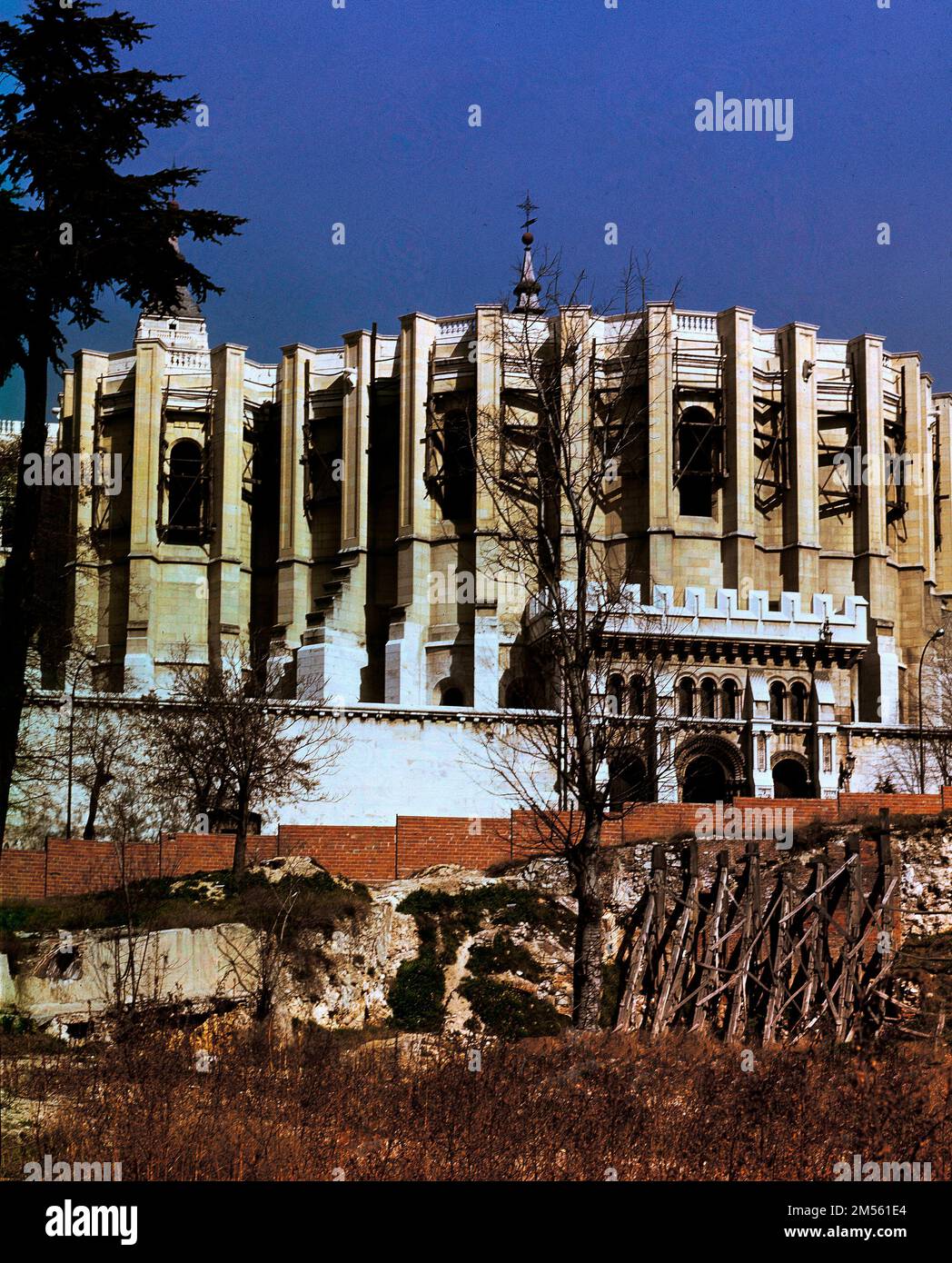 ABSIDES - FOTO AÑOS 70. Location: CATEDRAL DE LA ALMUDENA. MADRID ...