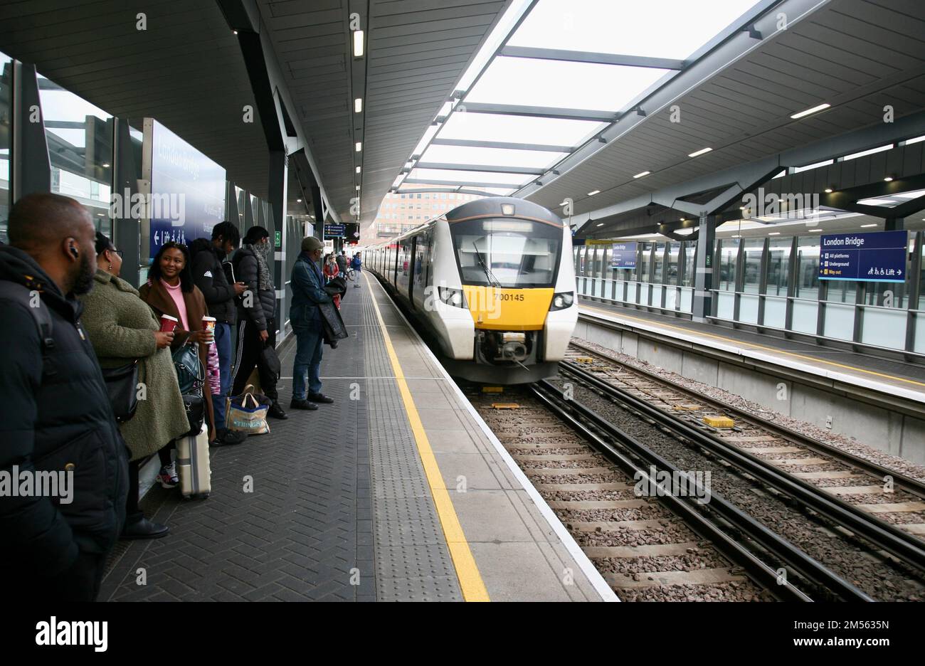 A train arriving at London Bridge Station, London, United Kingdom ...