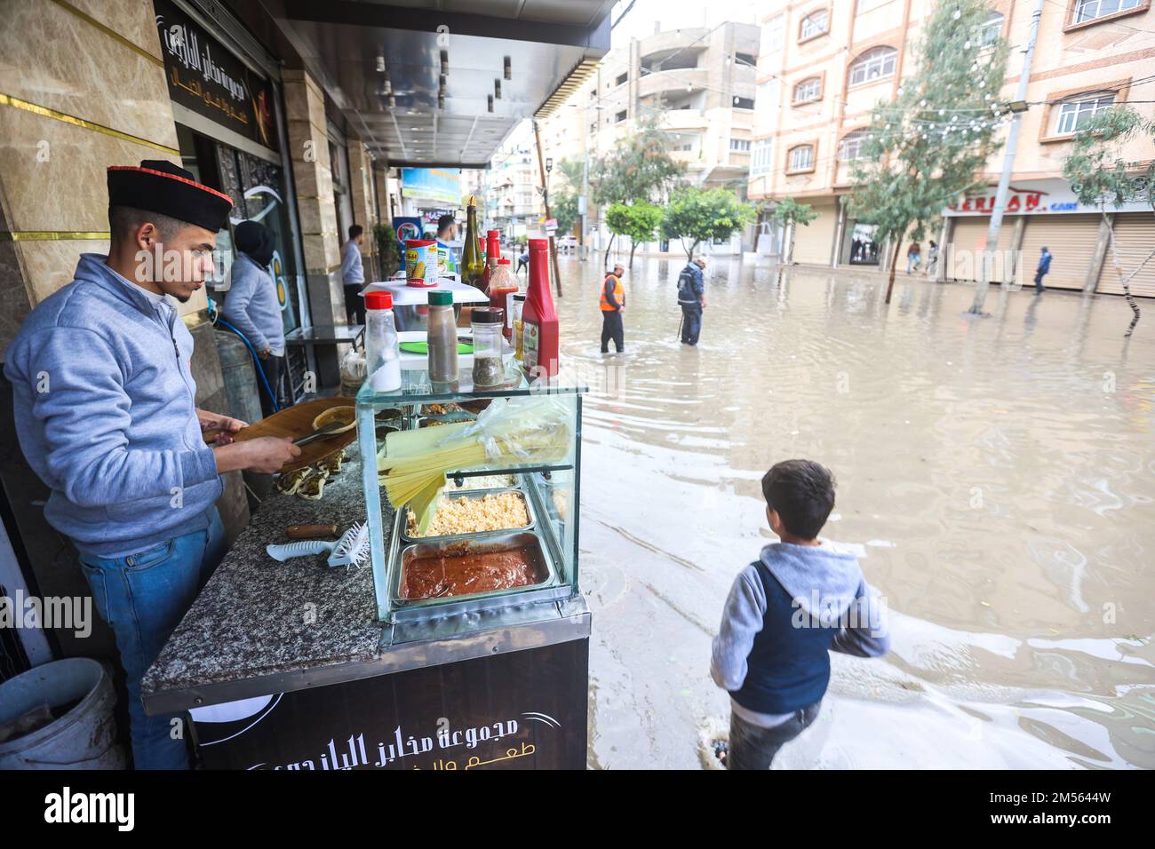 Gaza, Palestine. 26th Dec, 2022. A Palestinian man makes meals at his ...