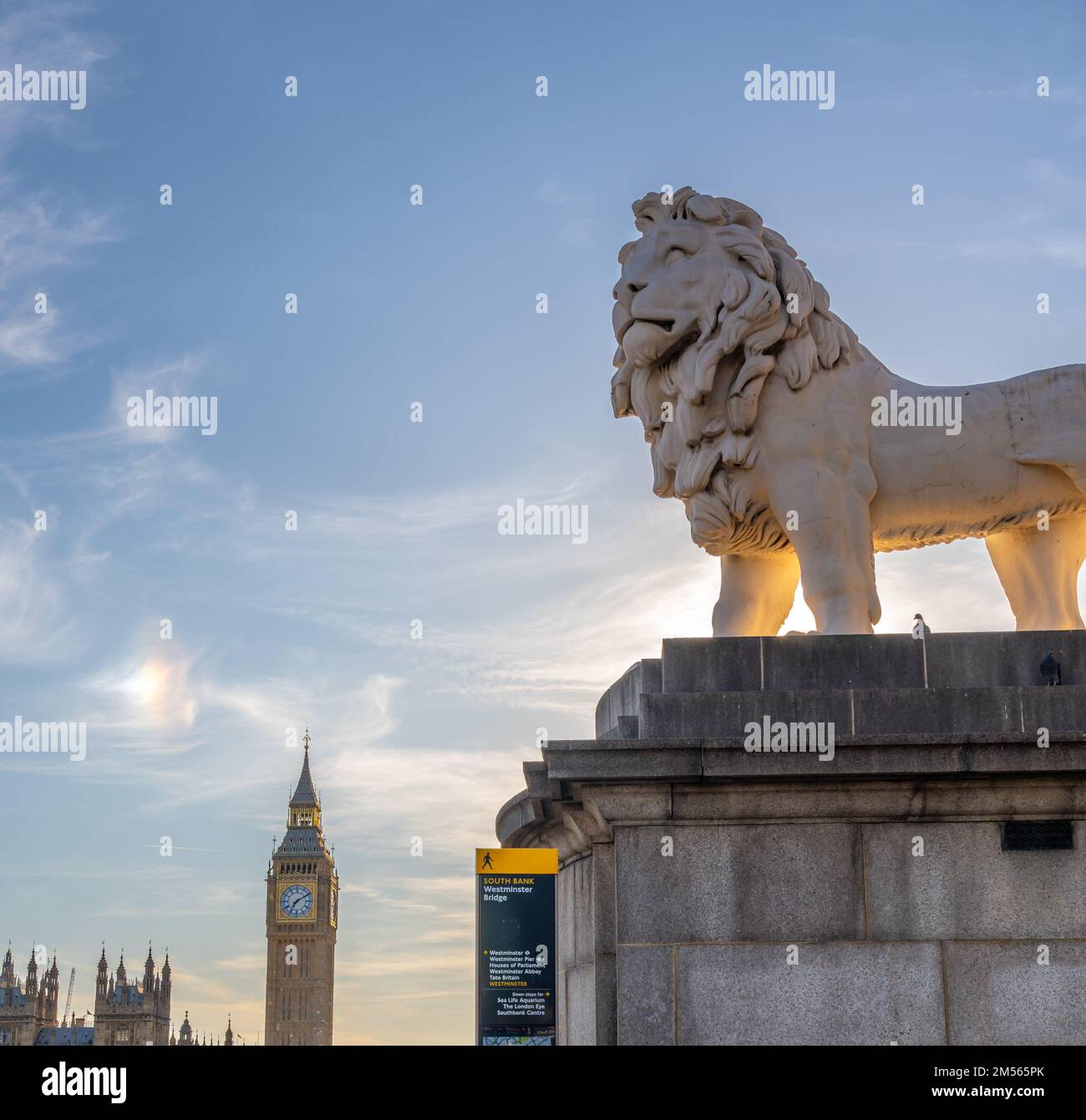 Blue Skies and Sunny day in London With Big Bend behind the Westminster ...