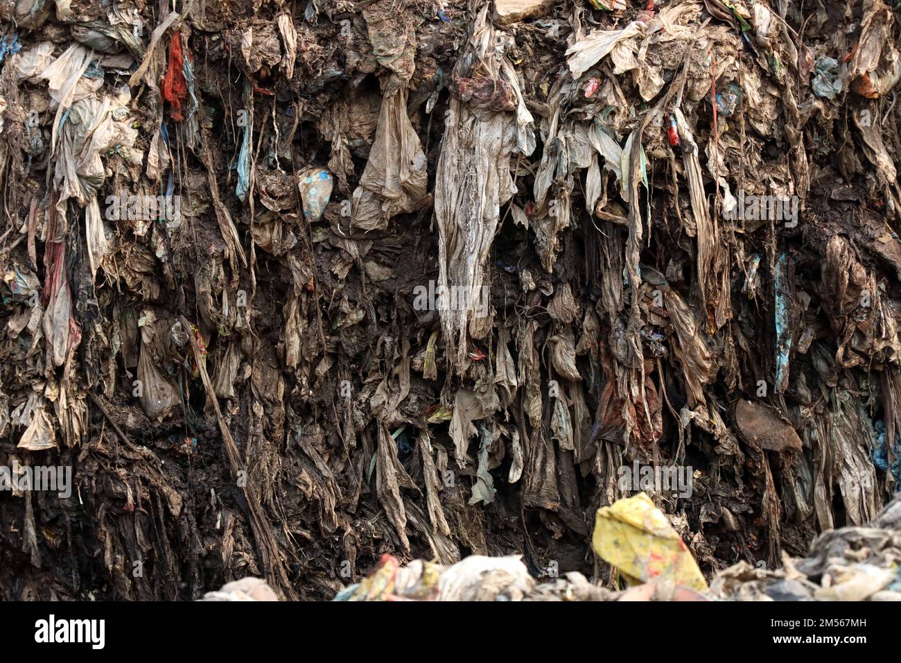 Gazipur, Gazipur, Bangladesh. 26th Dec, 2022. A pile of garbage like a ...