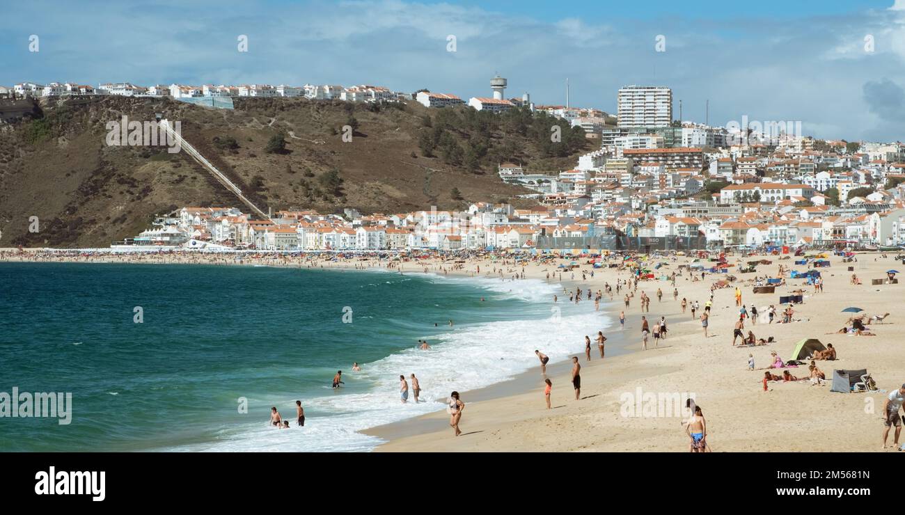 Nazare portugal 16 august hi-res stock photography and images - Alamy