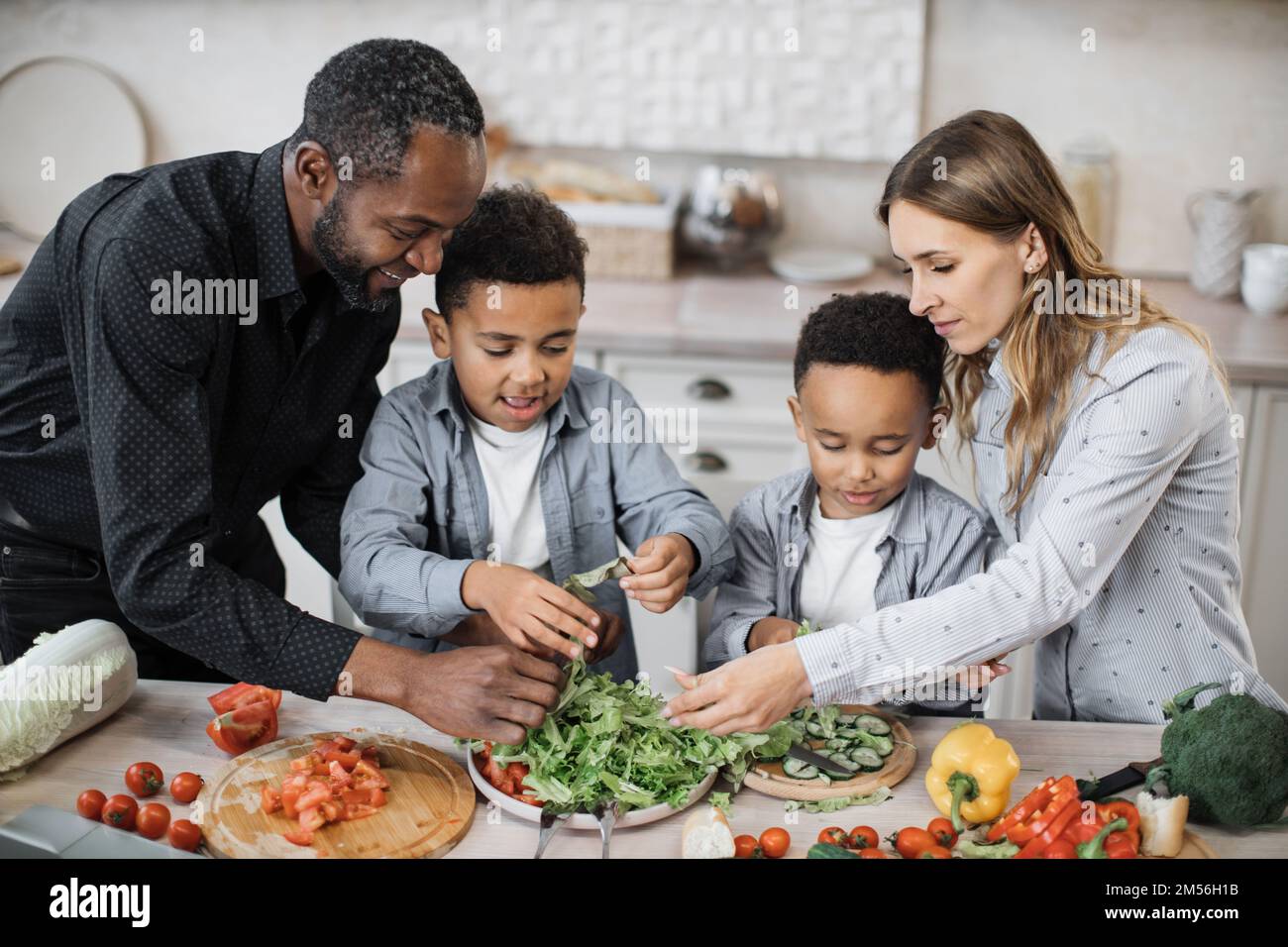 Kitchen assist hi-res stock photography and images - Alamy