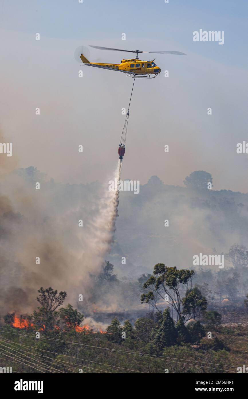 Forest fire helicopter shot hi-res stock photography and images - Alamy