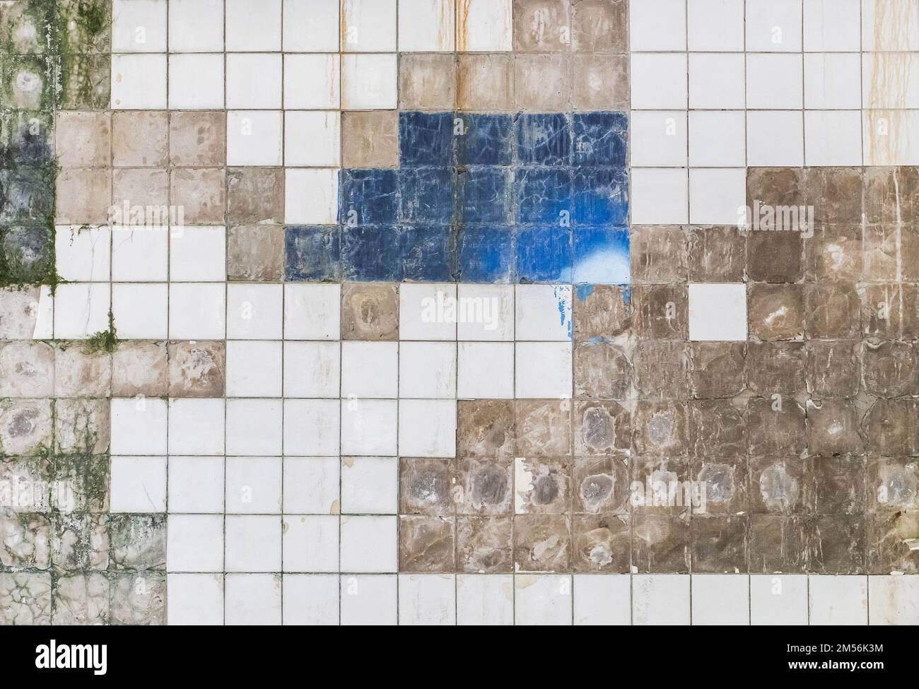 dirty white tile with chipped edges on the wall Stock Photo - Alamy