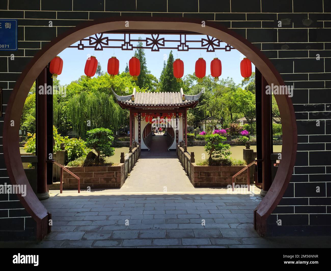 Moon chinese red gate hi-res stock photography and images - Alamy
