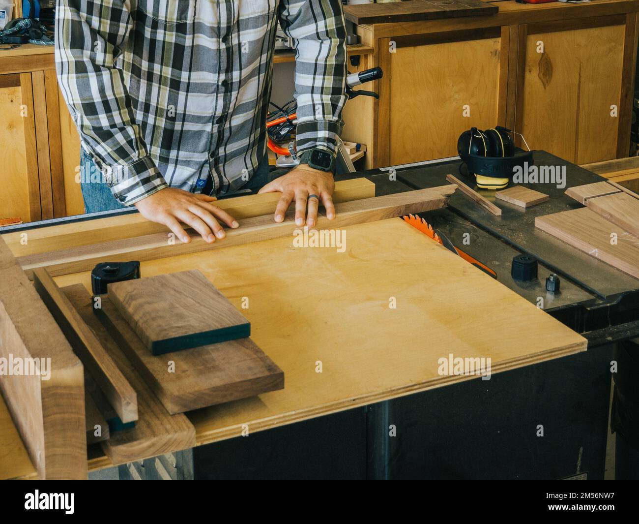 A carpenter cutting wood on his table in his woodshop Stock Photo - Alamy
