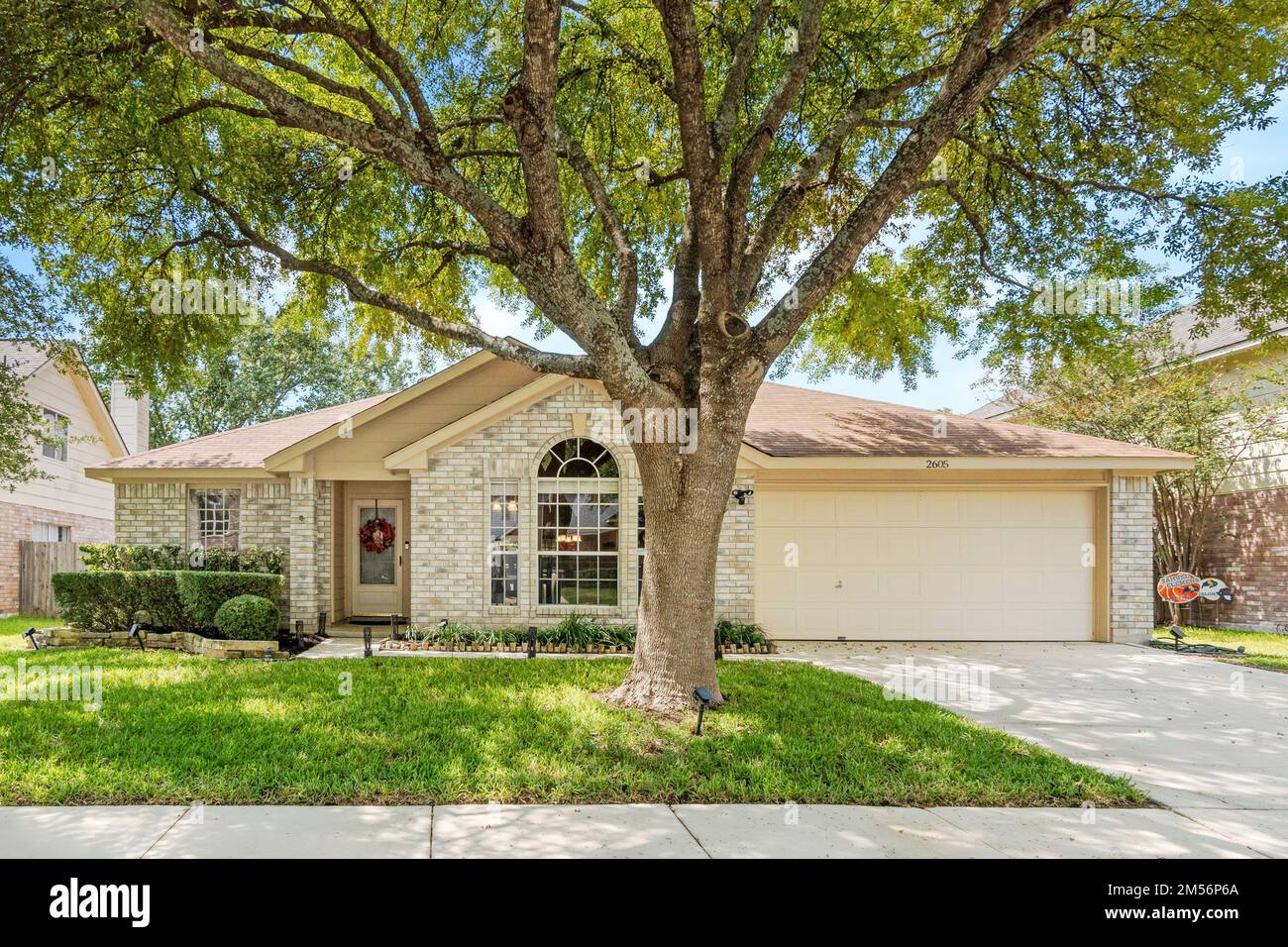 the front view of a home Stock Photo - Alamy