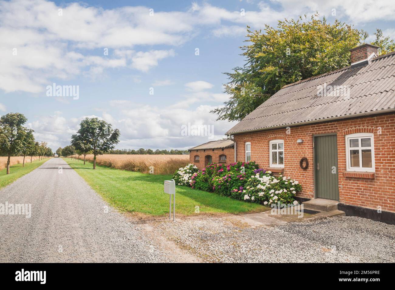 Old farmhouse well hi-res stock photography and images - Alamy
