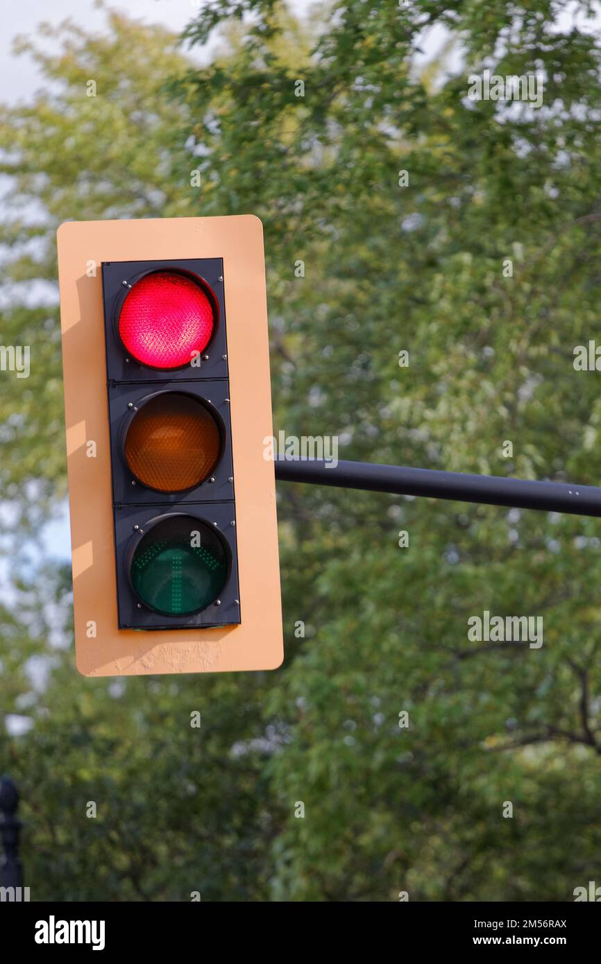 Red traffic light in the city of Montreal,Quebec,Canada Stock Photo - Alamy