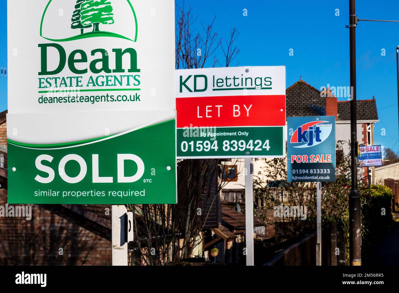Property advertising board hi-res stock photography and images - Alamy