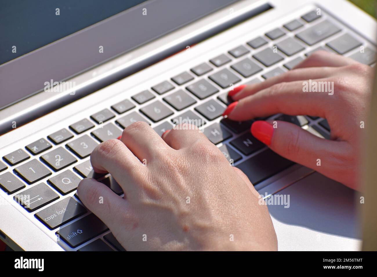 Female hands modern laptop hi-res stock photography and images - Alamy