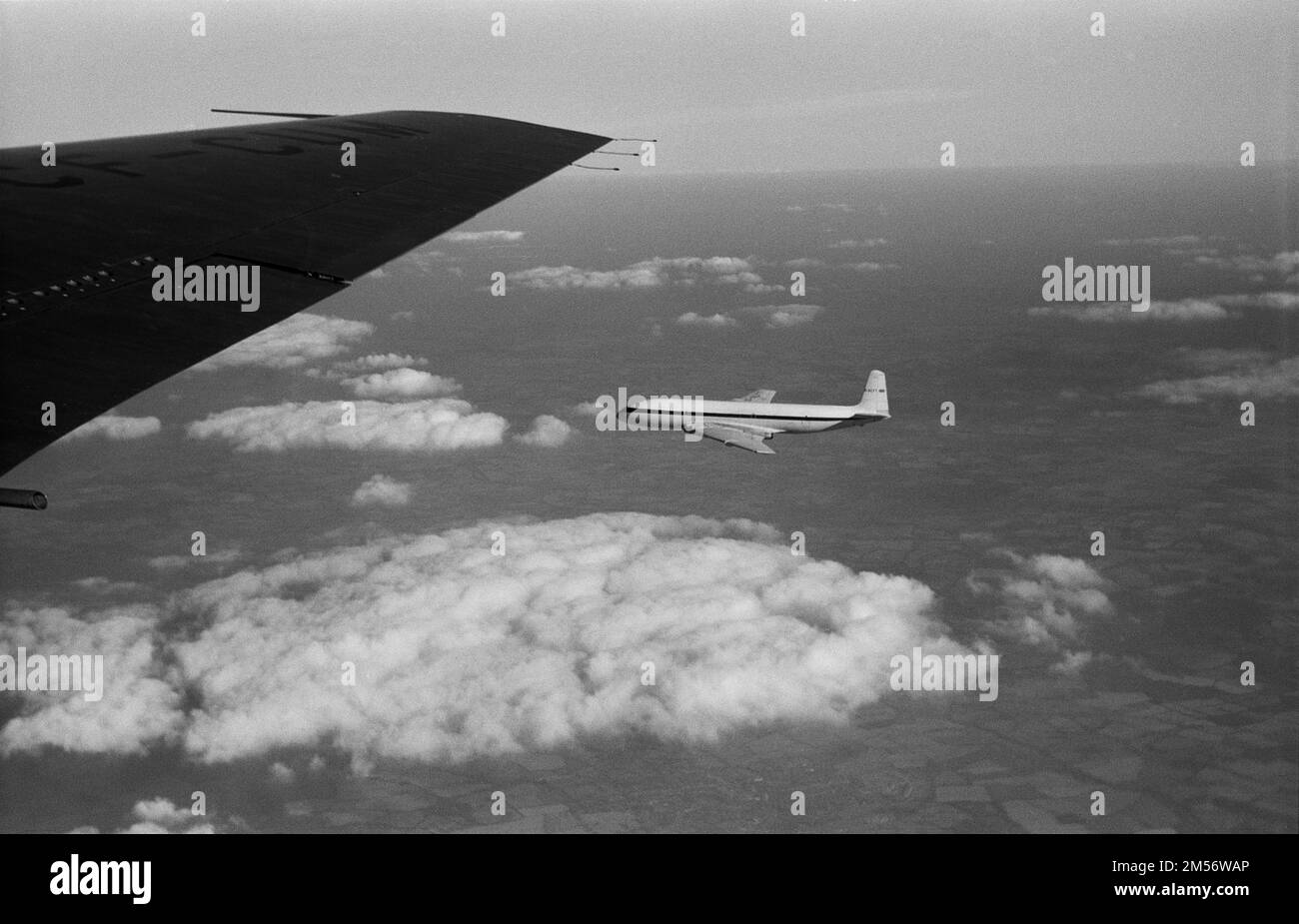 Low altitude commercial passenger Black and White Stock Photos & Images ...