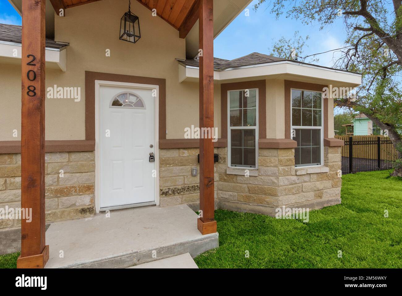the front view of a home Stock Photo - Alamy