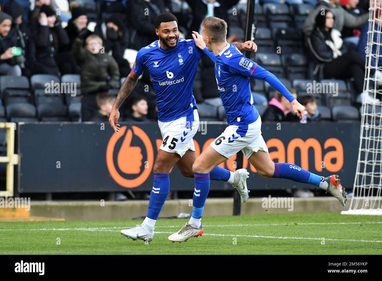Notts county vs oldham athletic hi-res stock photography and images - Alamy