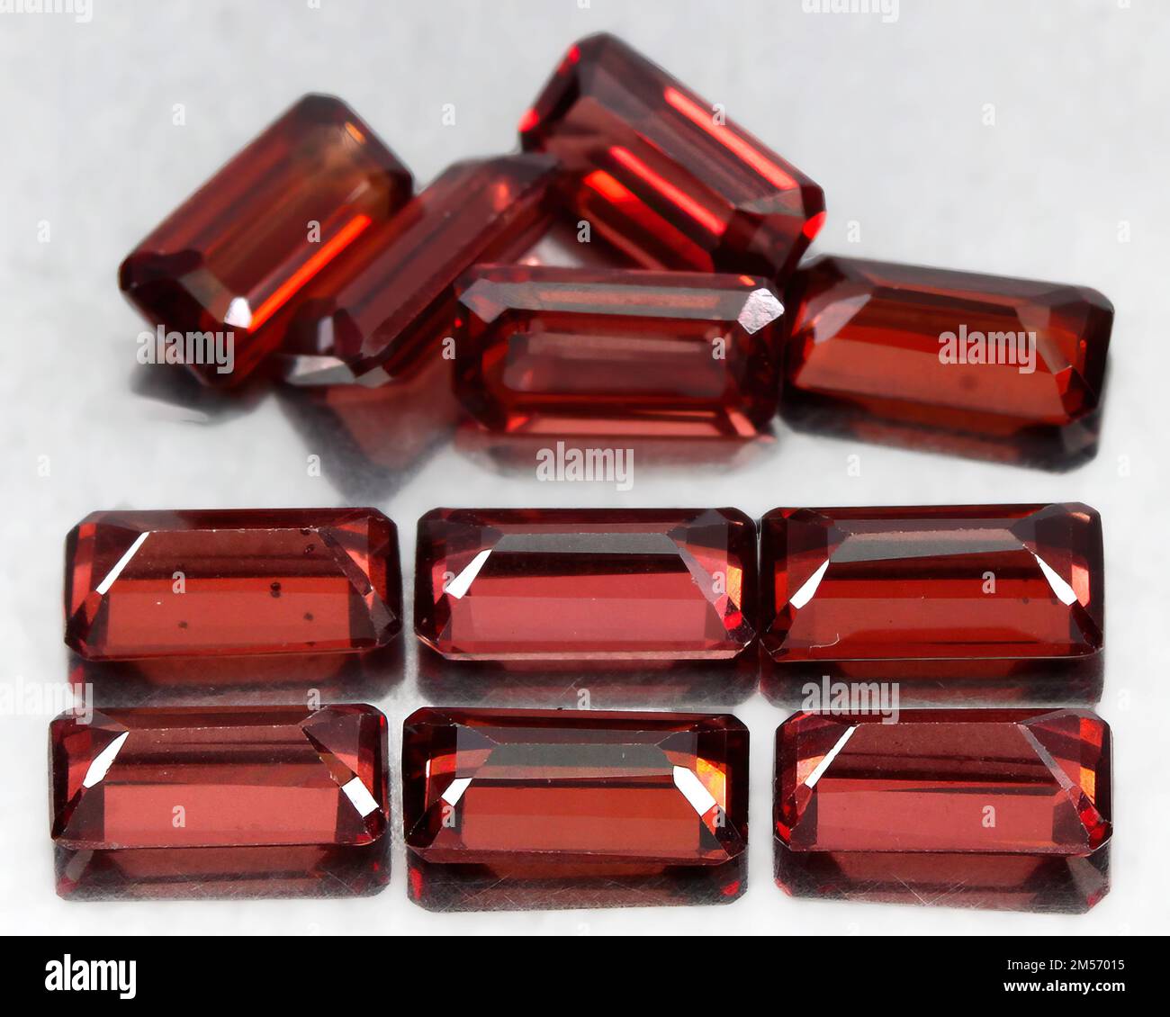 Red rhodolite hi-res stock photography and images - Alamy
