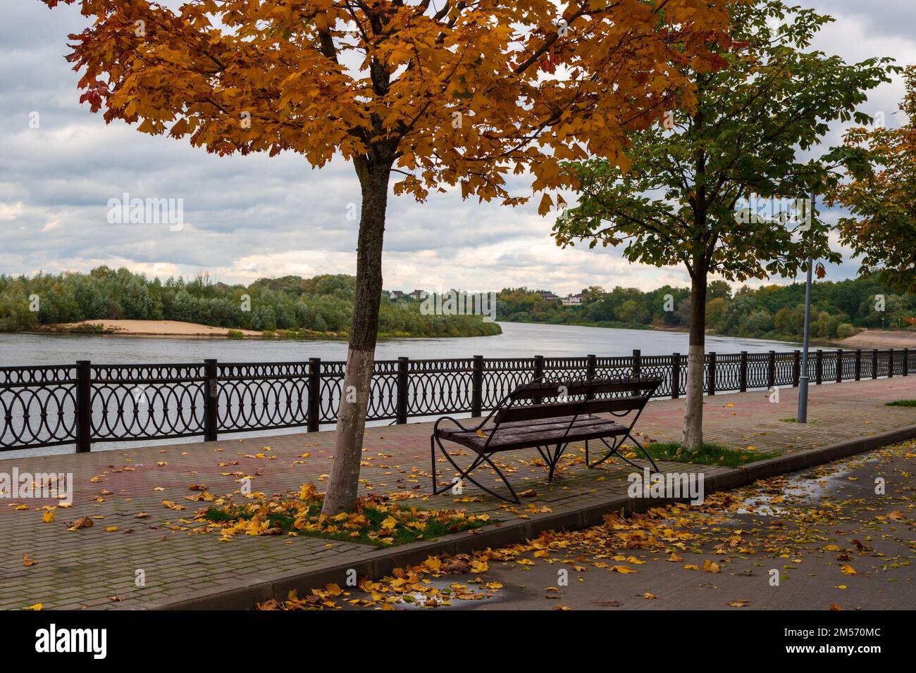 Bench on embankment hi-res stock photography and images - Alamy