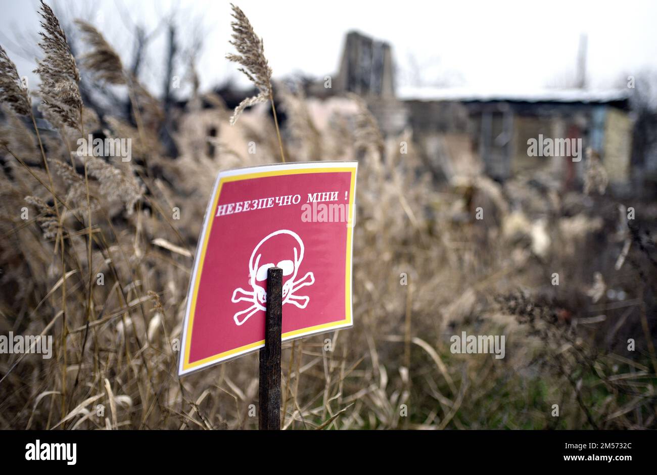 Danger mines sign hi-res stock photography and images - Alamy