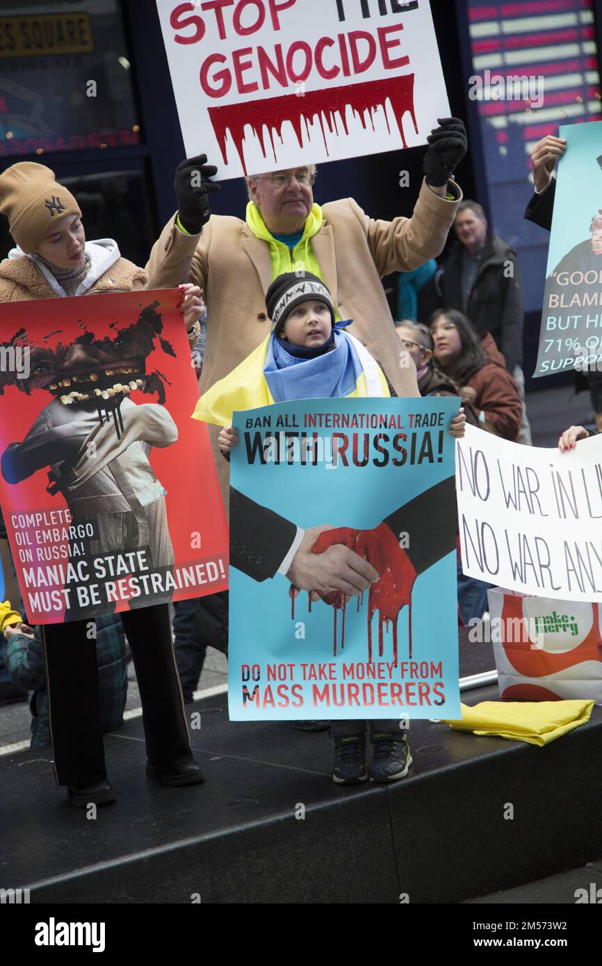 Support Ukraine Rally in Times Square a week before Christmas in New ...