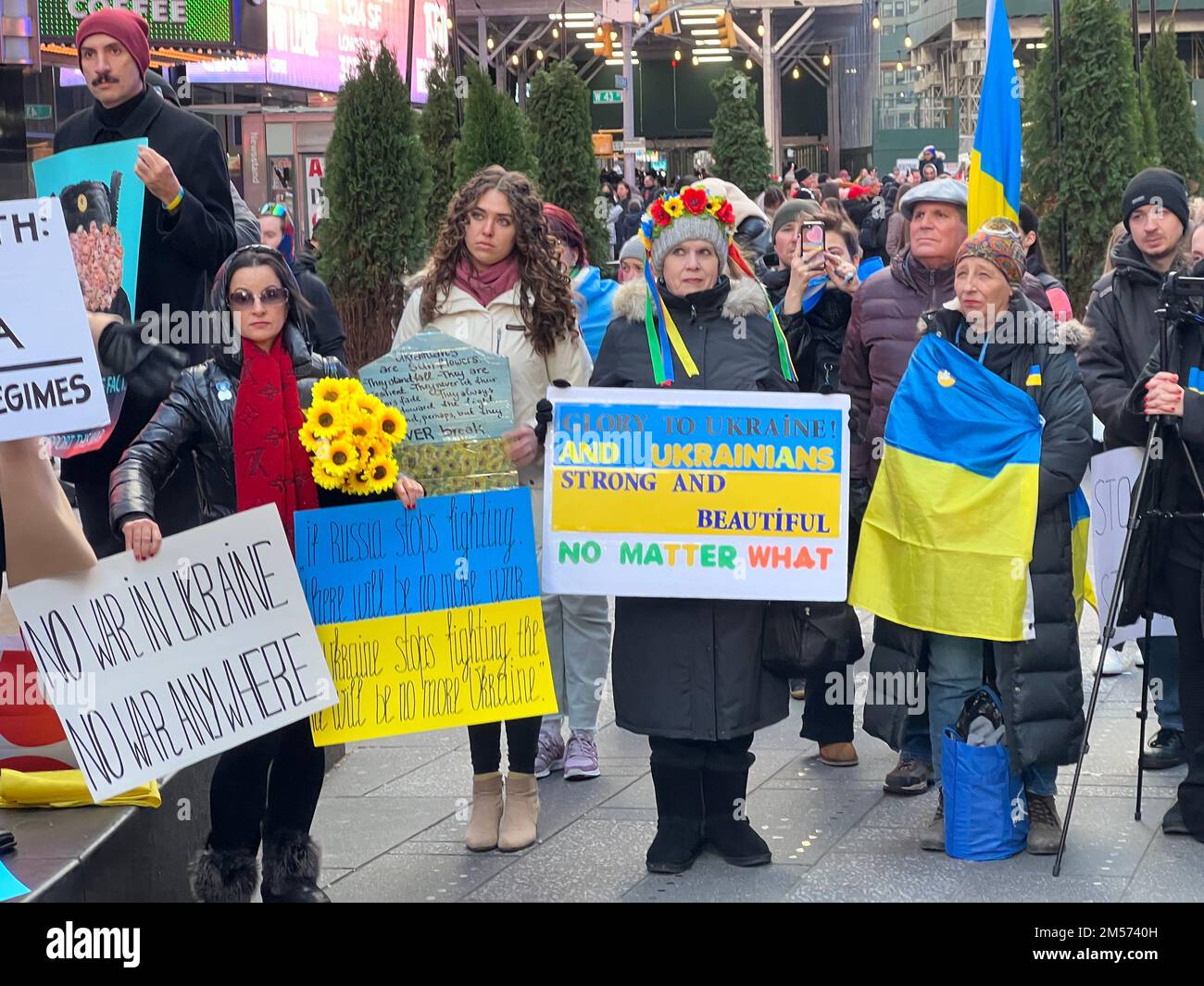 Support Ukraine Rally in Times Square a week before Christmas in New ...