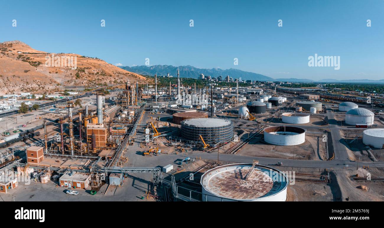 Aerial of oil refineries hi-res stock photography and images - Alamy