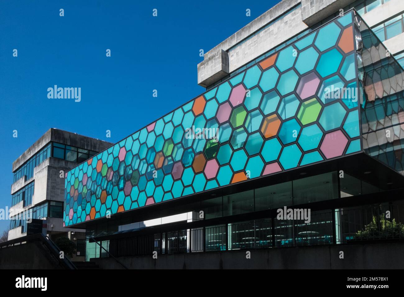 Biosciences building university hi-res stock photography and images - Alamy