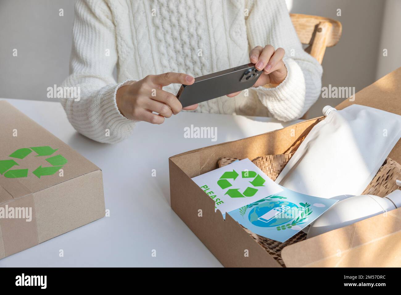 eco friendly habits hand gesture eco friendly delivery packaging Stock ...