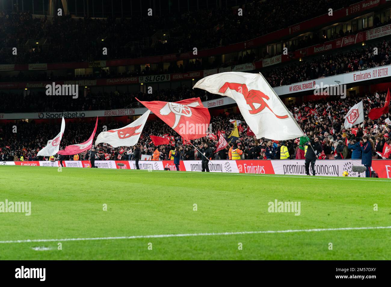 Emirates arsenal flags hi-res stock photography and images - Alamy
