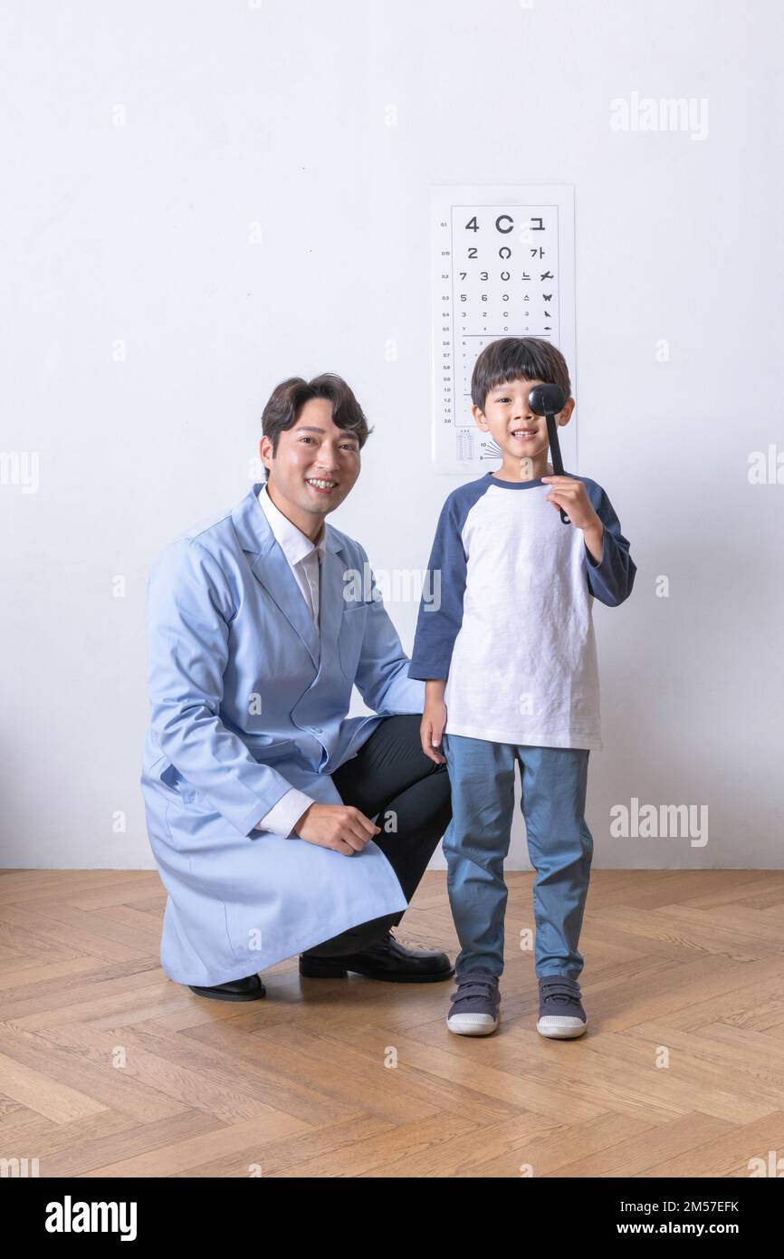 korean asian child in ophthalmic clinic eyesight test Stock Photo - Alamy