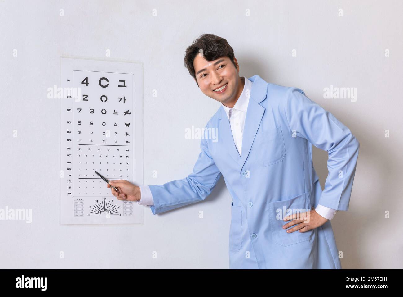 korean asian child in ophthalmic clinic eyesight test Stock Photo - Alamy