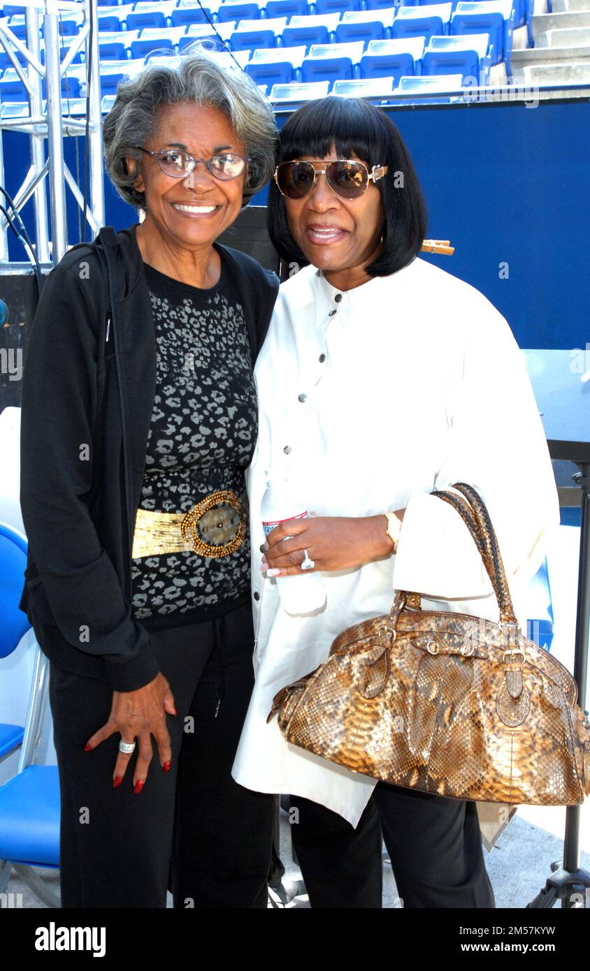 Nancy Wilson & Patti LaBelle at rehearsals for A Starry Night Tribute ...