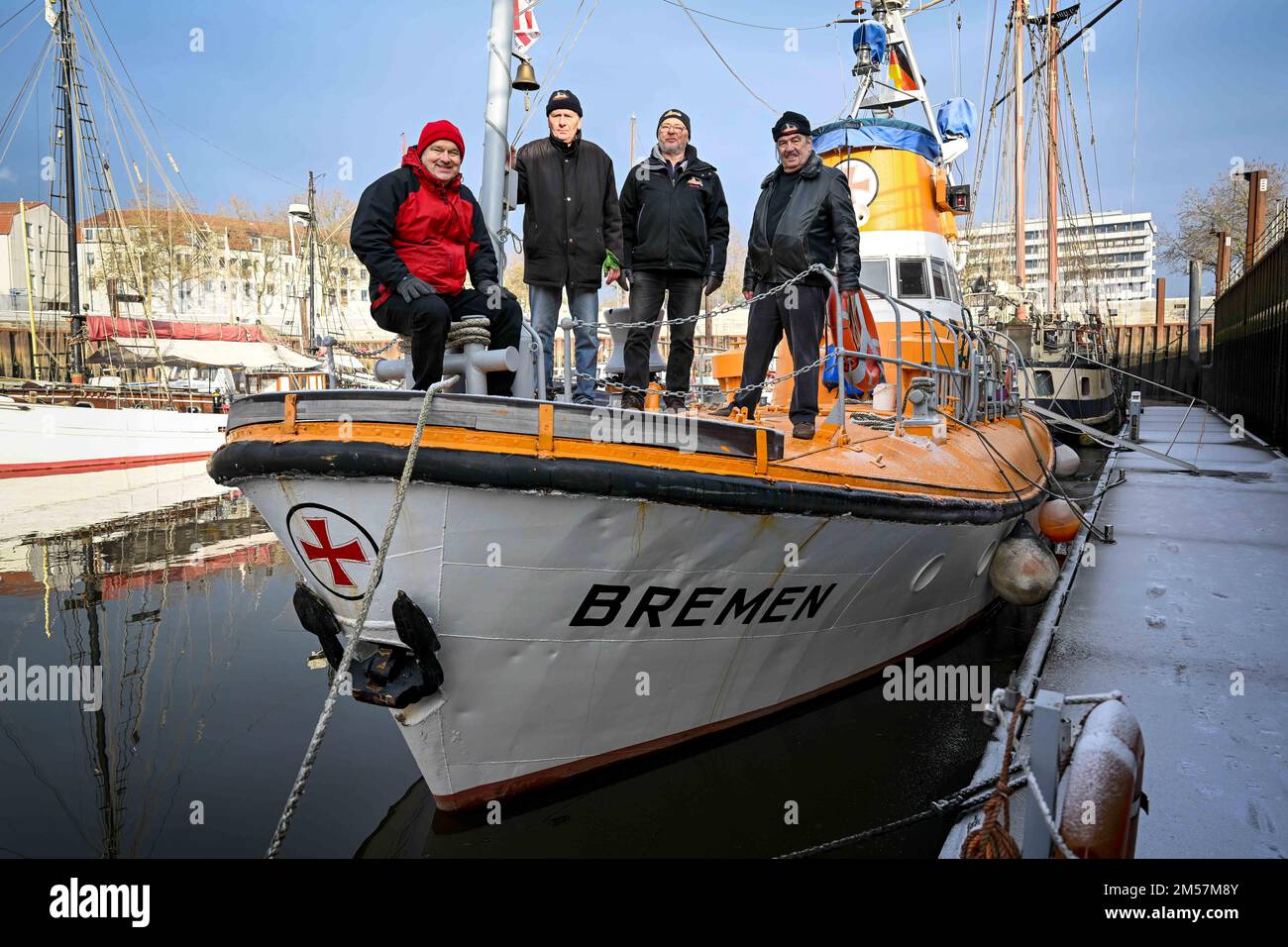 Bremen, Germany. 16th Dec, 2022. Kai Steffen (l-r), Hans-Jürgen ...