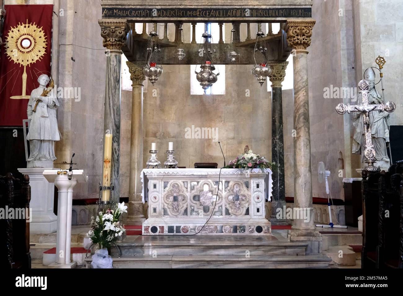 Altar of the Cathedral of St Lawrence in Split Croatia Stock Photo - Alamy