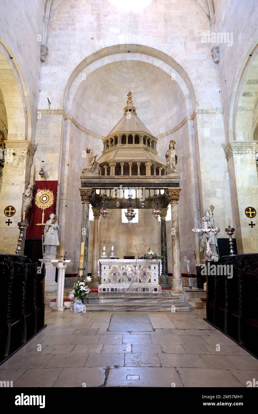Altar of the Cathedral of St Lawrence in Split Croatia Stock Photo - Alamy