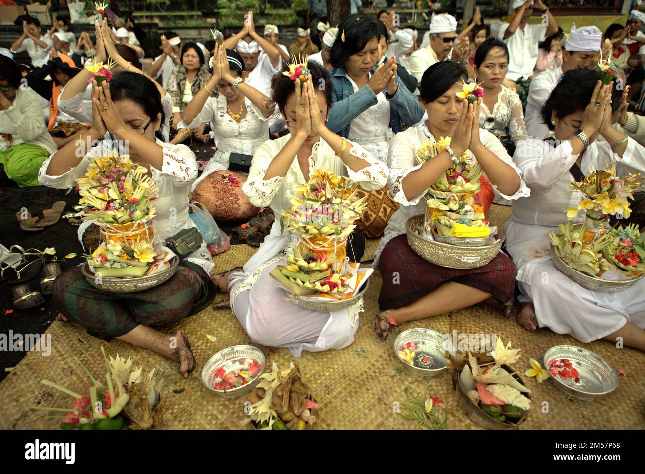 A Balinese clan—including members who are coming from Java island—is ...