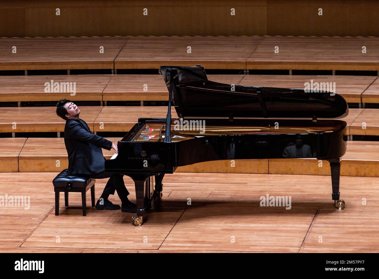 Chinese pianist Lang Lang made his debut in Qintai Concert Hall ...