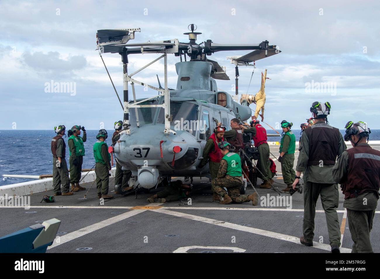 PACIFIC OCEAN (Nov. 23, 2022) – Marines assigned to Marine Medium ...