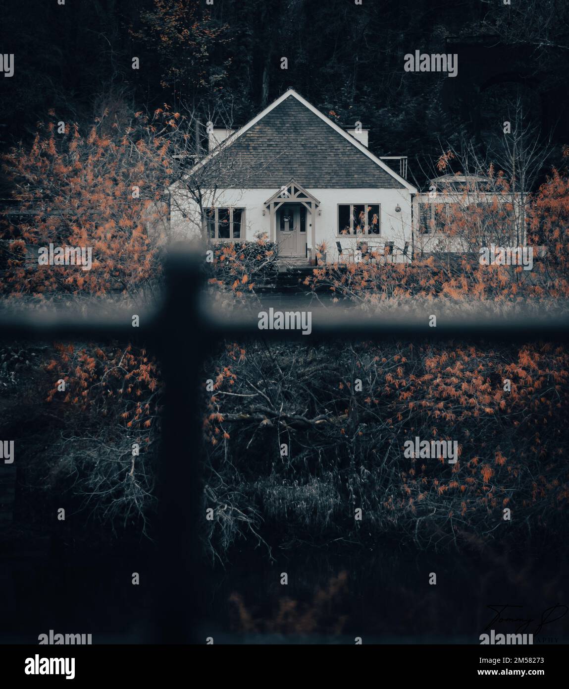 Lonely farmhouse winter hi-res stock photography and images - Alamy