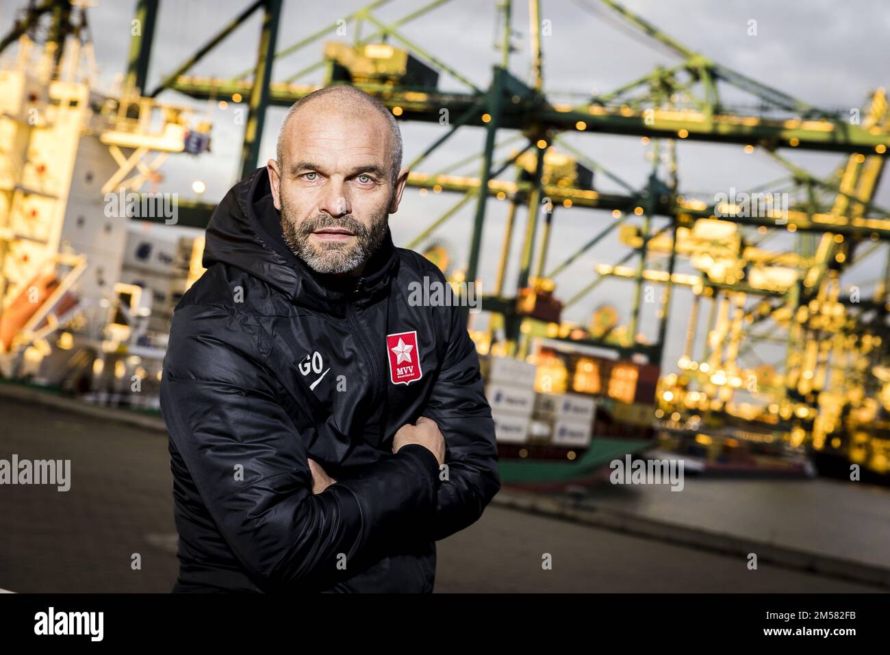 ANTWERPEN - 19-12-2022. Harbor Antwerpen, Dutch football, keeper ...