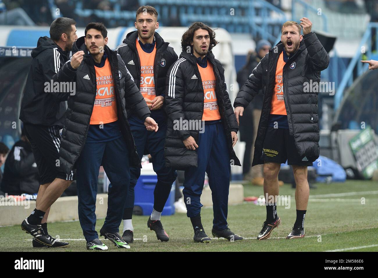 Players of Pisa protests to assistant referee during the Italian soccer ...