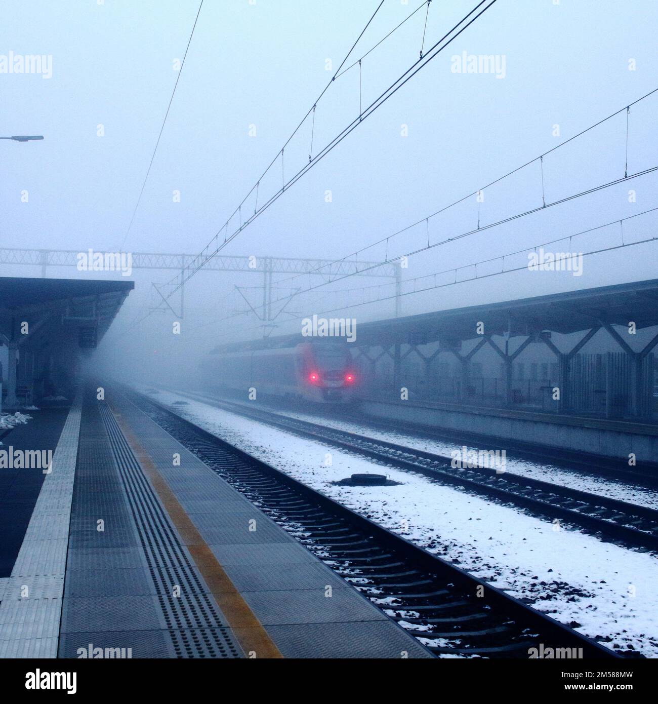 Train platform area hi-res stock photography and images - Alamy