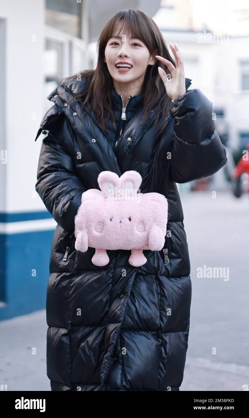 Chinese actress and singer Jenny Zhang appeared on the street in ...
