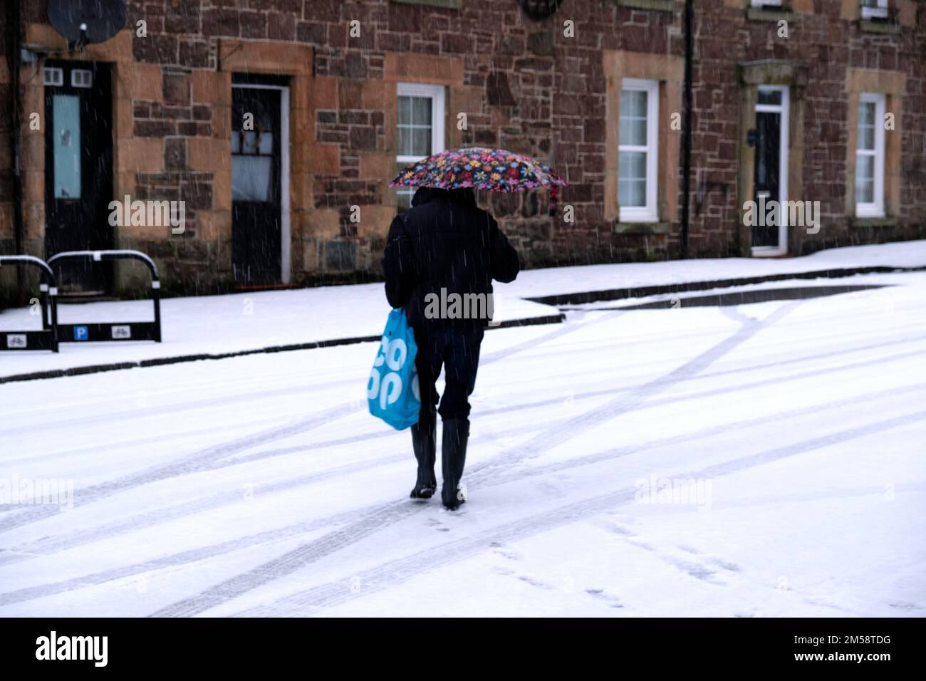 Callander, Scotland, UK. 27th December 2022. Heavy snow falling causing ...