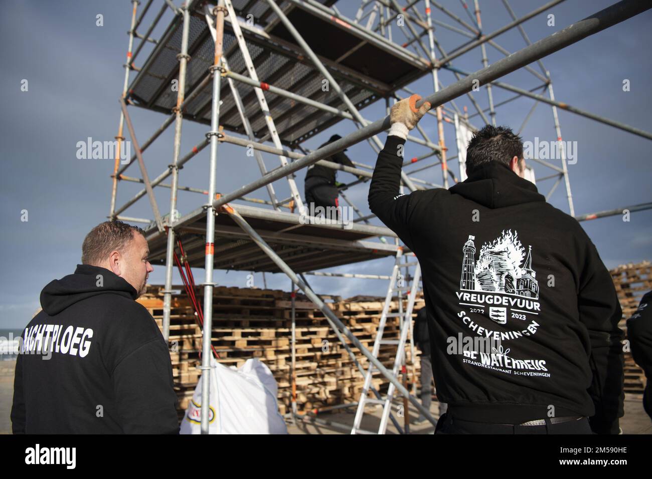 SCHEVENINGEN - The construction of the depot for the New Year's bonfire ...