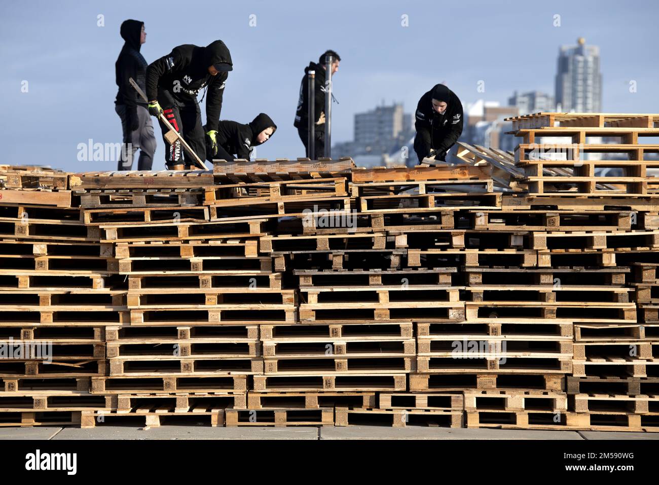 SCHEVENINGEN - The construction of the depot for the New Year's bonfire ...