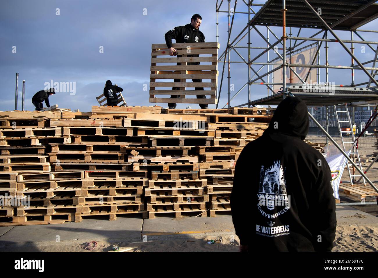 SCHEVENINGEN - The construction of the depot for the New Year's bonfire ...