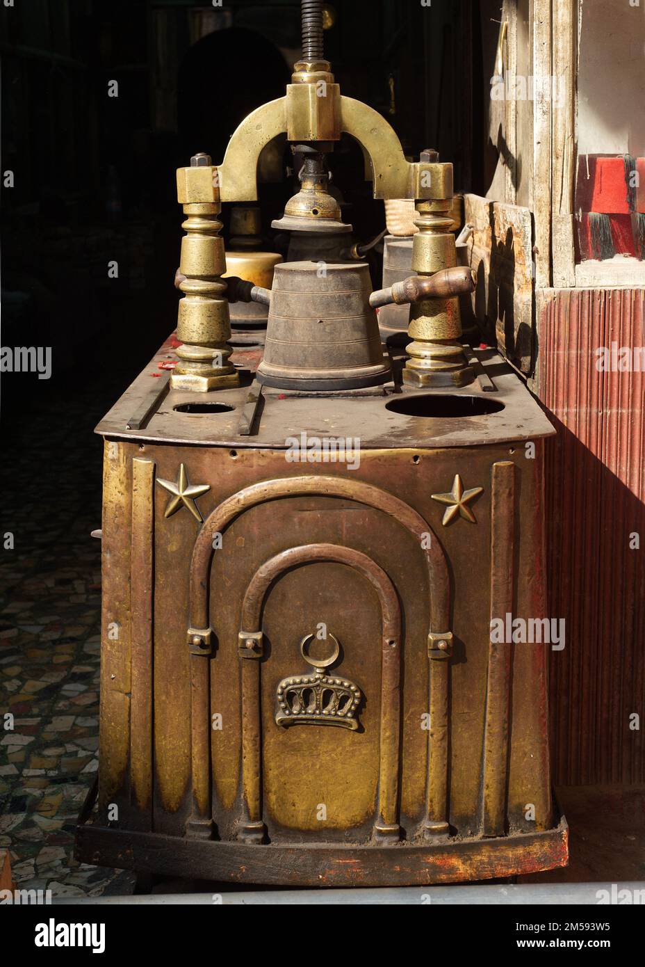 Egyptian craft making hi-res stock photography and images - Alamy