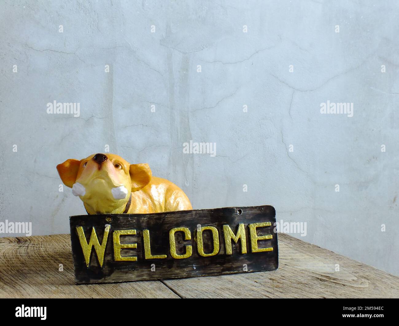 Cute puppy dog welcome sign hi-res stock photography and images - Alamy
