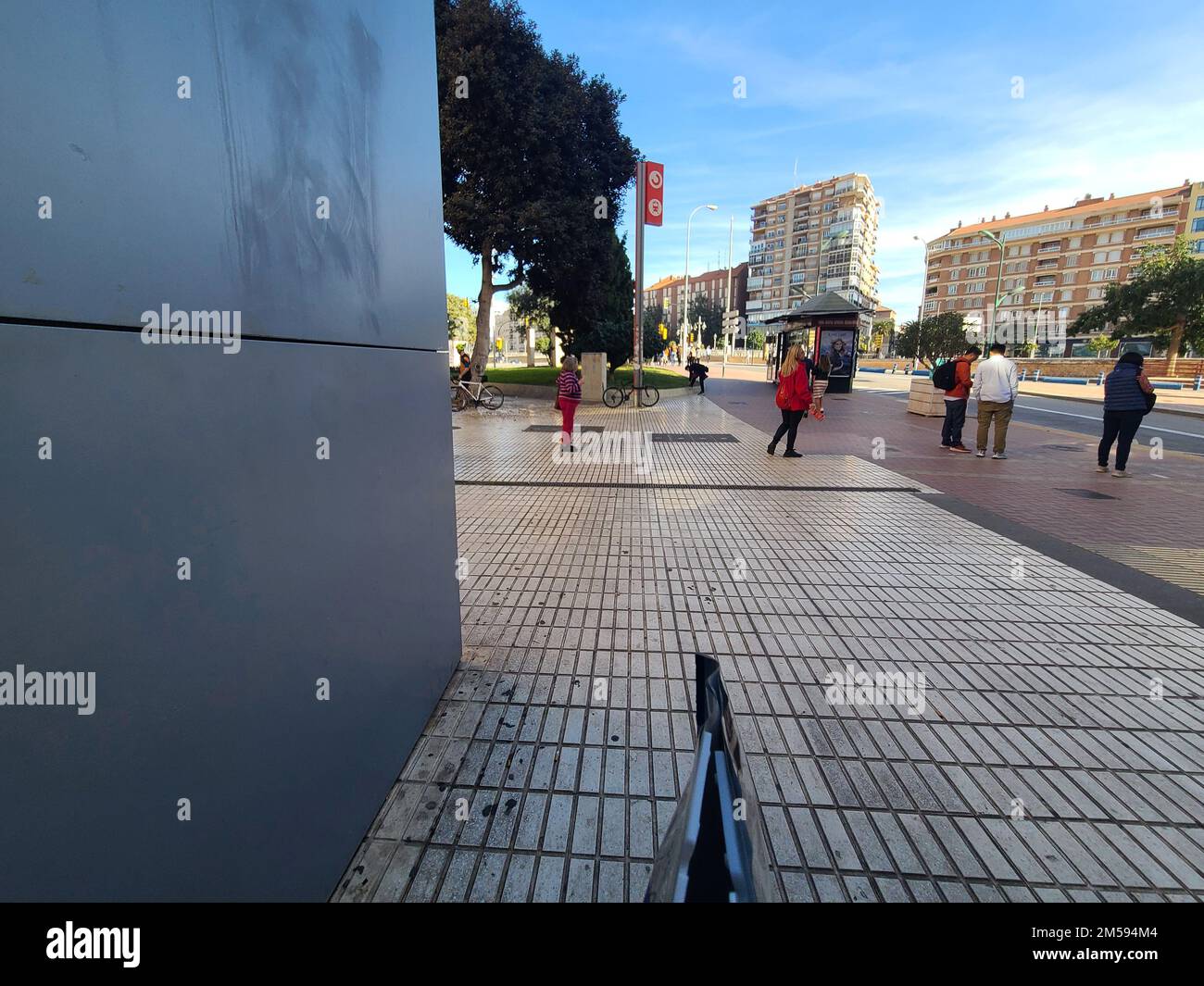 Passengers leaving a train hi-res stock photography and images - Alamy