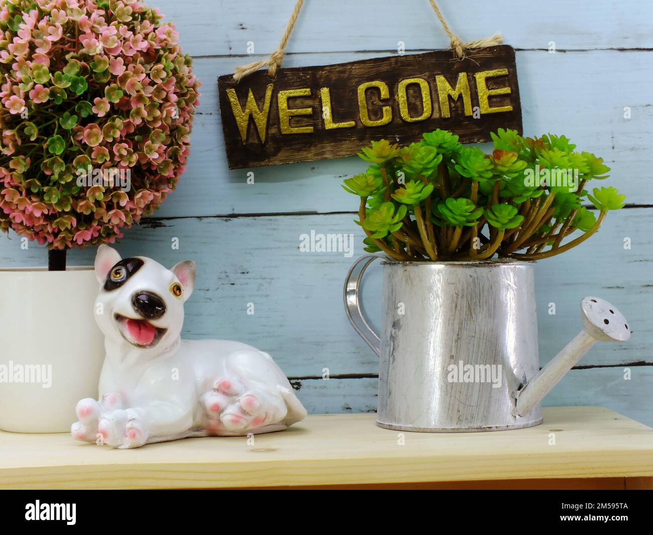 welcome sign and home decor with space copy background Stock Photo - Alamy